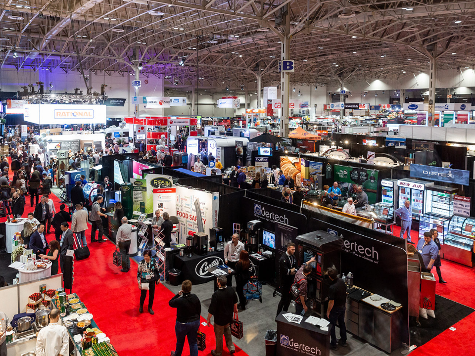 Trade Show Tech Tips – AV Strategies to Draw Crowds to Your Booth